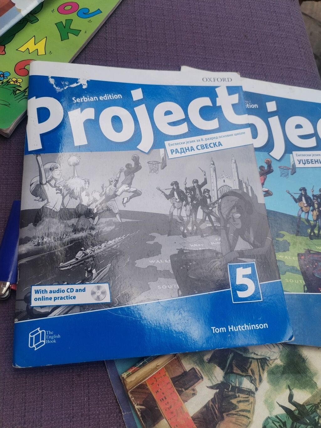 Project 5 – udžbenik i radna sveska (Serbian edition), Tom Hutchinson