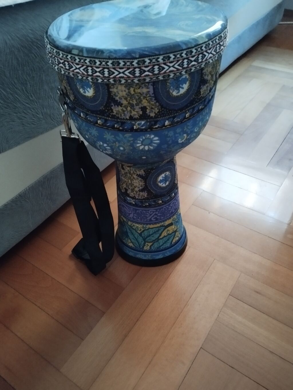 Tarabuka novoo.Darbuka (doumbek) – orijentalni ručni bubanj -