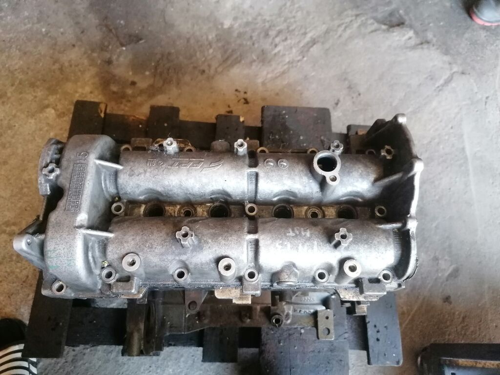 Dekla sa bregastama – Fiat 1.3 MultiJet Opis: - Kompletna glava sa