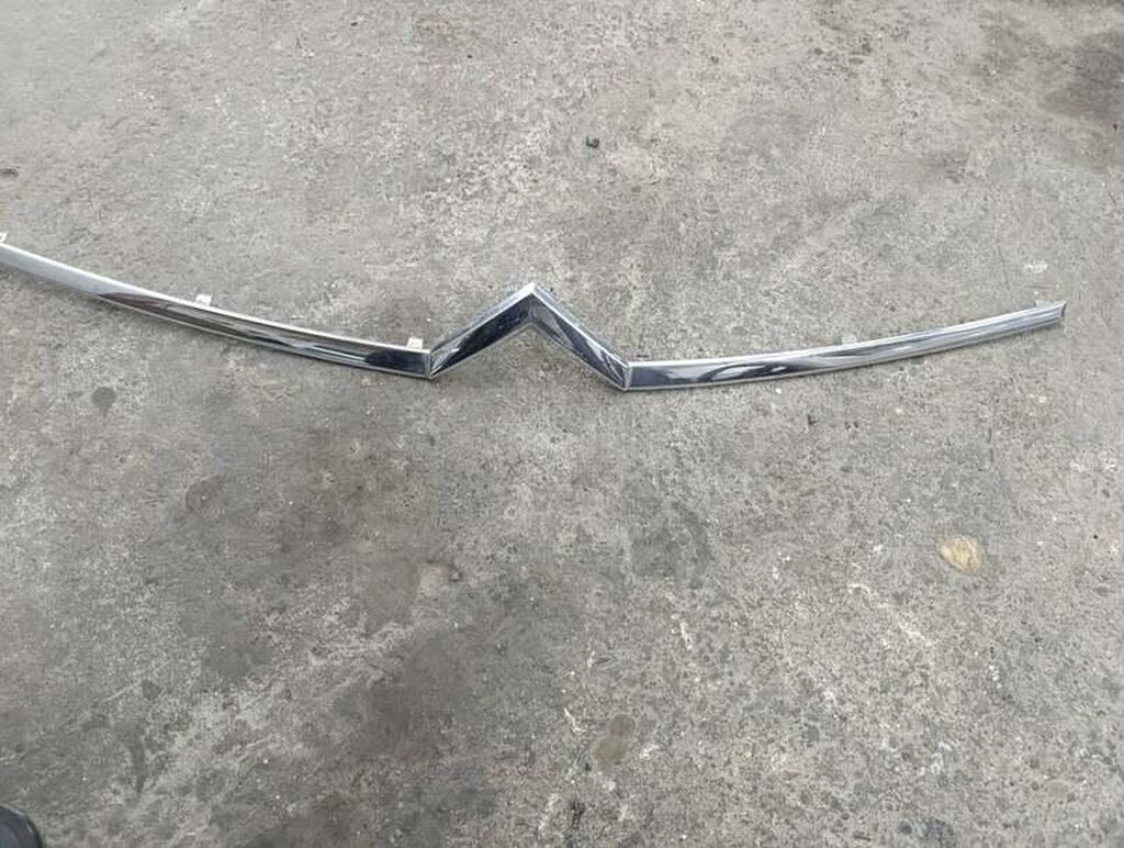 HROM ZNAK NA BRANIKU ZA CITROEN C4 GRAND PICASSO, C4 PICASSO OD 2006