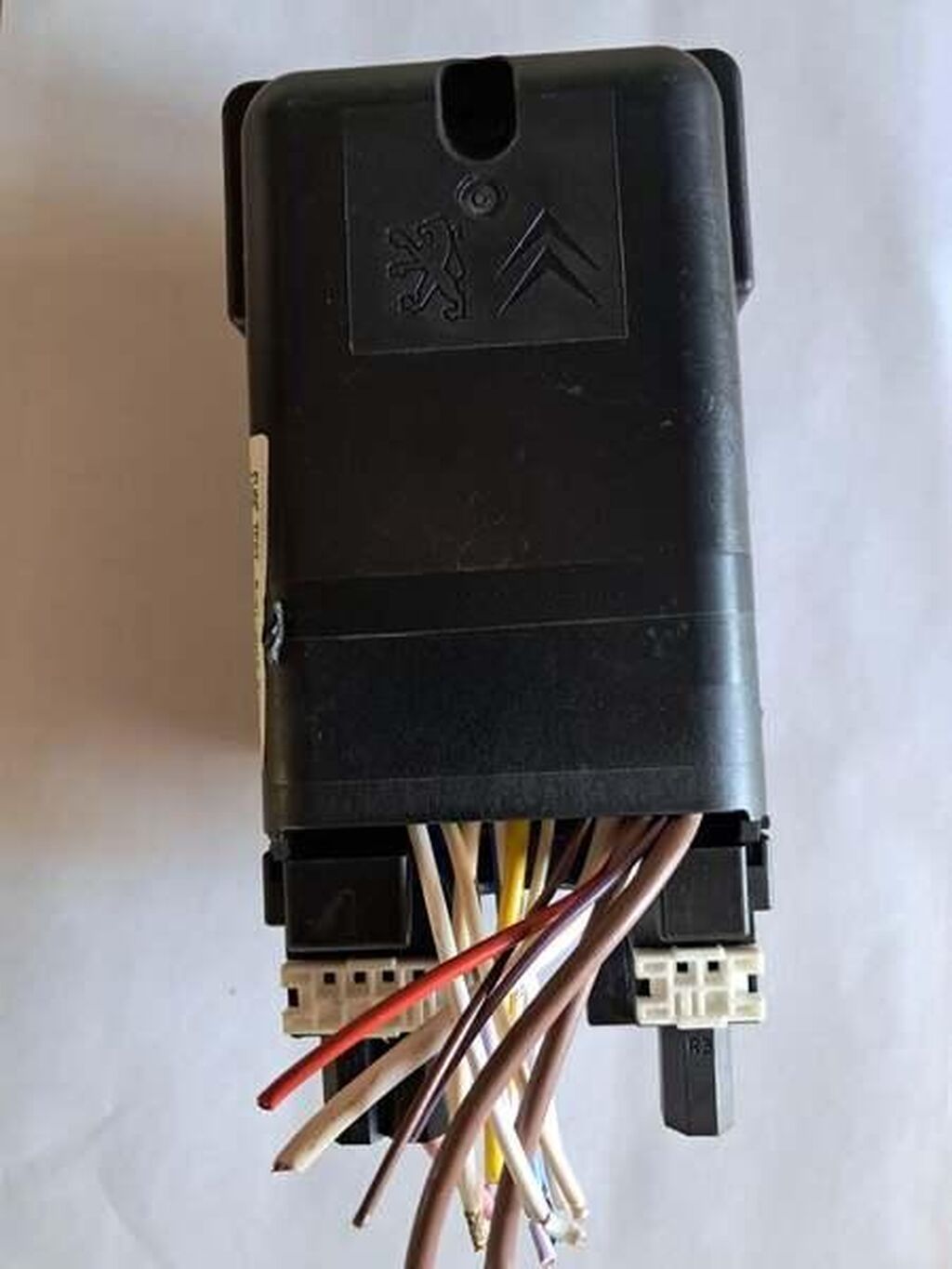 KUTIJA OSIGURACA/ELEKTRONIKA AKUMULATORA ZA PEUGEOT 308, 508, 2008