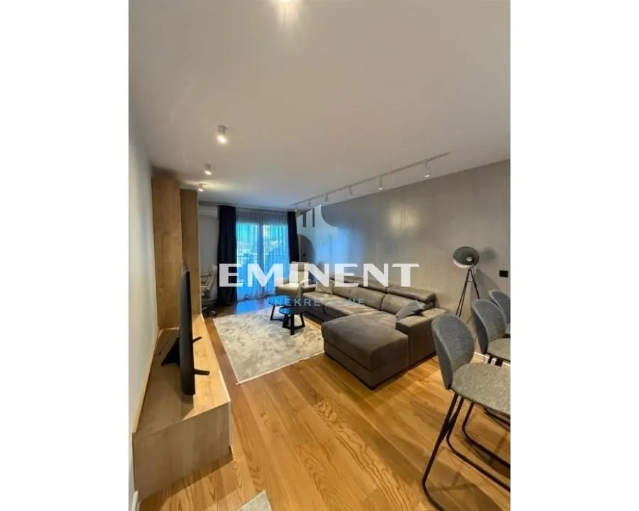 Izdavanje, dvosoban stan, 58m², Zemun Centar, Zemun Sve Podlokacije