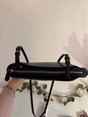 Prodajem Emporio Armani Saffiano ORIGINAL torbicu