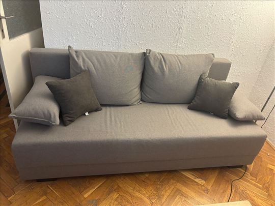 Trosed na razvlačenje na prodaju