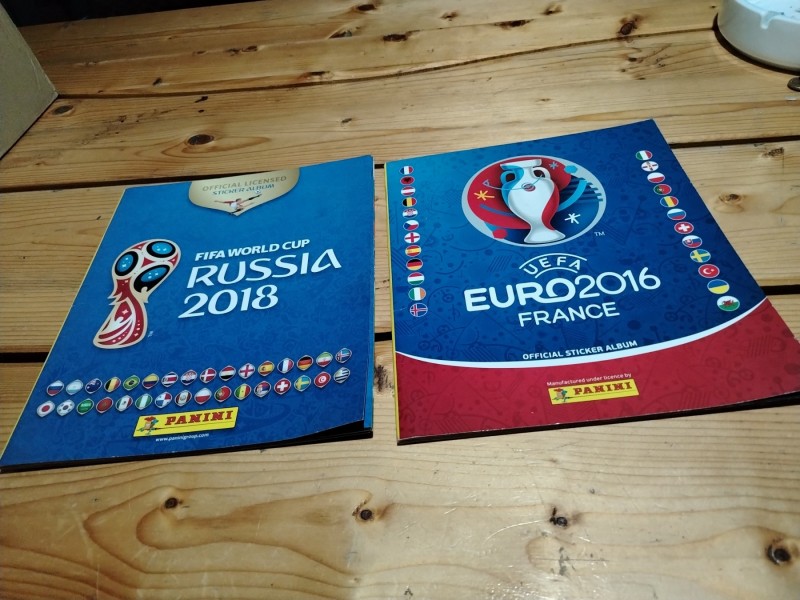 Dva prazna Panini Albuma