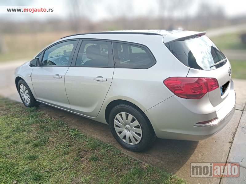 Opel Astra J Sports Tourer