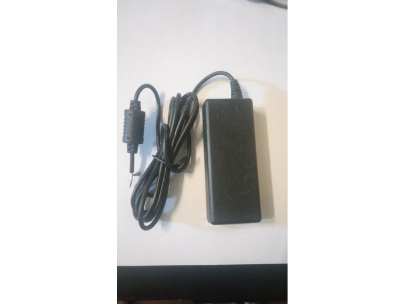 Punjač za laptop