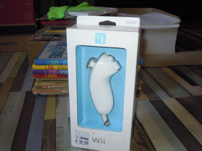 Nntendo Wii Nunchuk u kutiju!