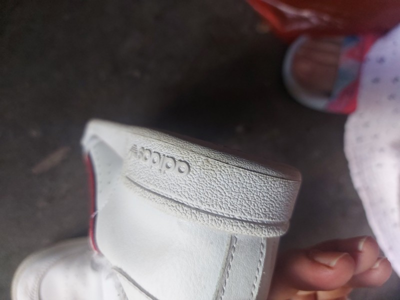 Adidas dečije patike koža 34