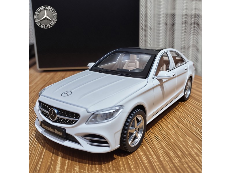 Metalni Mercedes C-klasa sa zvučnim i svetlosm efektima