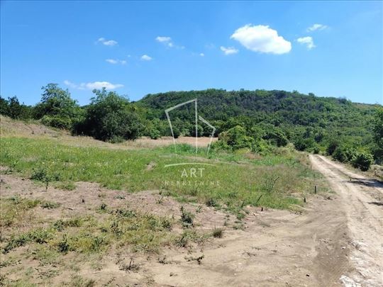 Uknjižen građevinski plac ID#15511