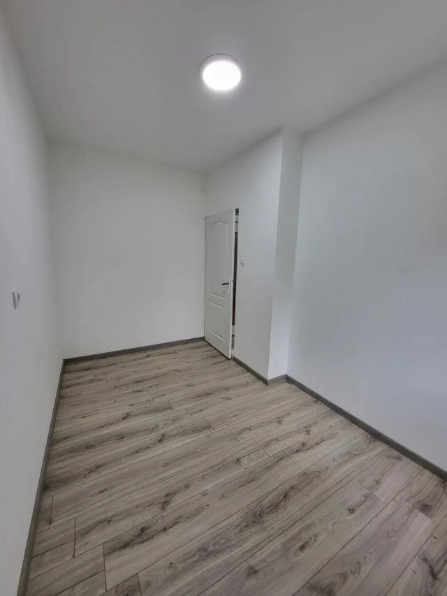 Prodajem jednosoban renoviran( sve sem kupatila) stan 38m2, u mirnom delu grada