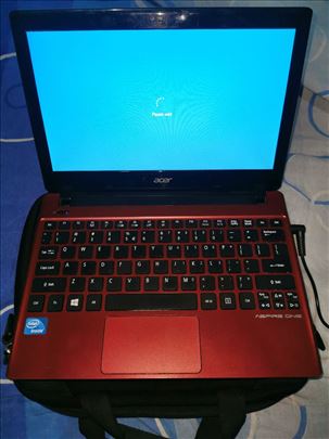 Acer aspire one (nova baterija)+ Torba + Cooler