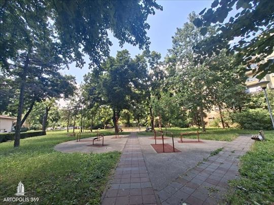 Hitna prodaja - kod Instituta za majku i dete ID#1