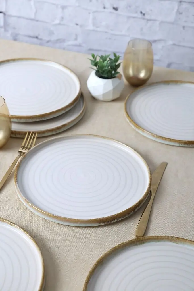 Hermia Set servisnih tanjira, 6 komada, Beli