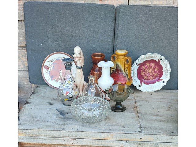 Vaza činija tanjir flaša figura
