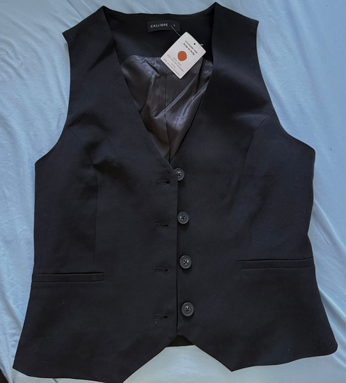 NOVO crni elegantan prsluk sa etiketom