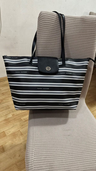 Original Tommy Hilfiger torba kao nova