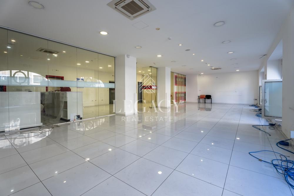 Strogi centar, prazan poslovni prostor, useljiv ID#1279
4.900 €
