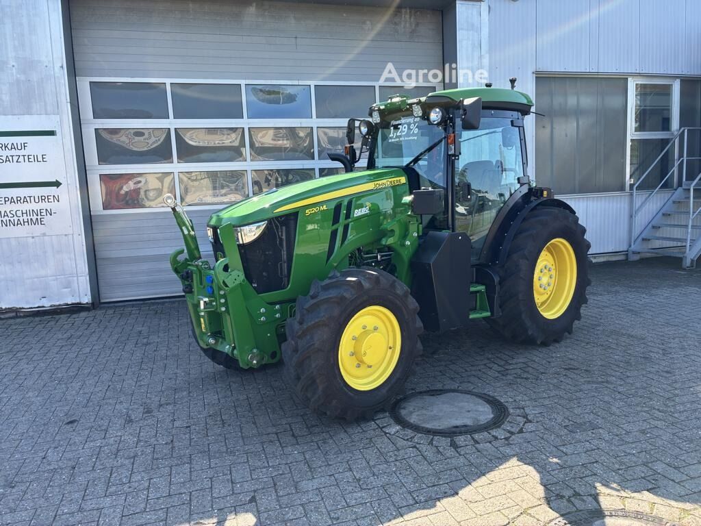 Novi John Deere 5120ML traktor točkaš