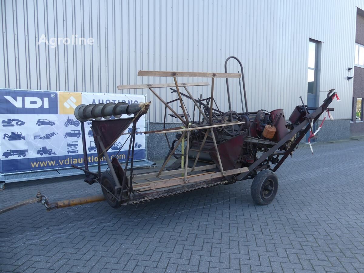 Prodaje se International Binder kombajn za žito na aukciji