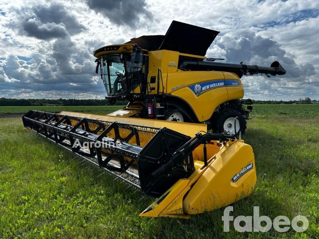 Prodaje se New Holland CR10.90 Revelation Twin Rotor Skördetröska med skärbord (134019) kombajn za žito na aukciji