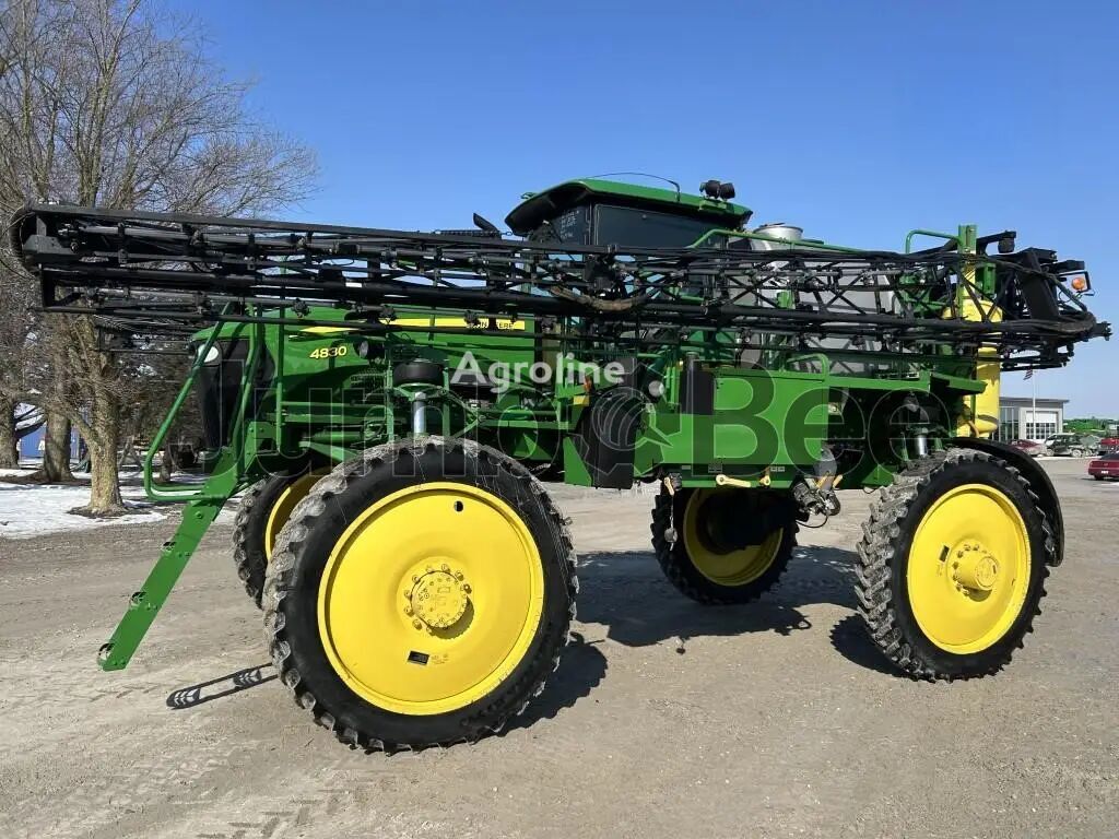 John Deere 4830 samohodna prskalica