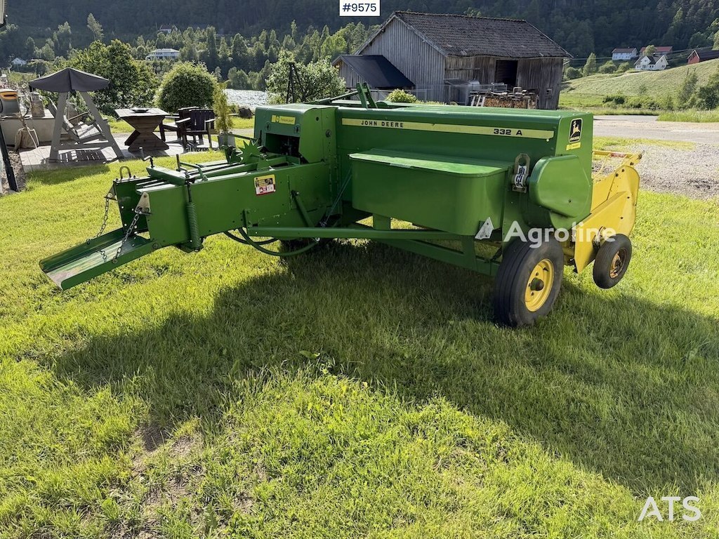 John Deere 332 A balirka za četvrtaste bale
