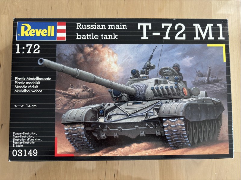 T-72 M1 Russian main battle tank 1:72