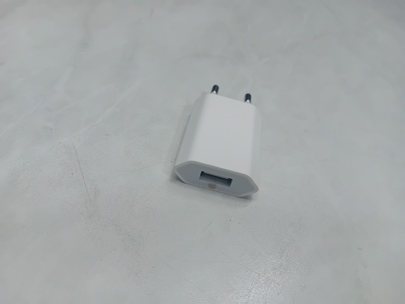 Apple punjac A1400 ispravan 5v 1a