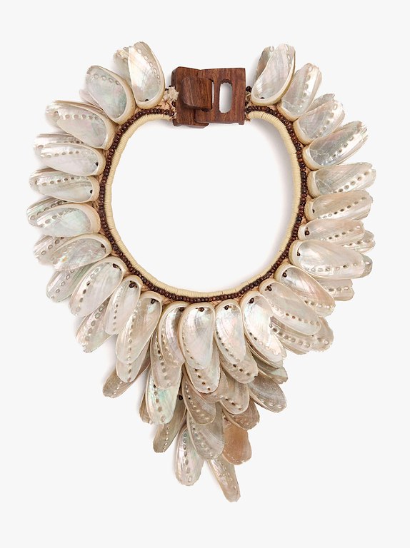 CROCHET CHOKER WITH SHELLS