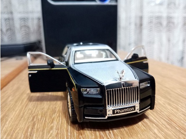 Rolls-Royce Phantom metalni model 1:32 (svetlo + zvuk)