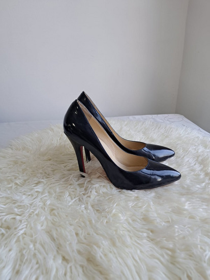 Christian louboutin kozne salonke