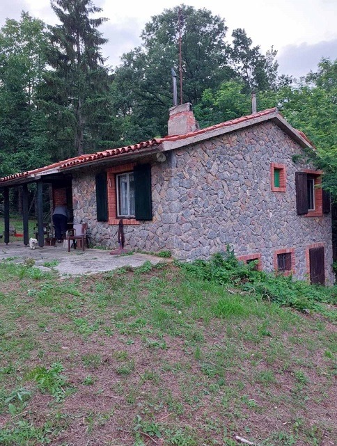 Prodajem kamenu kucu u Rađevskim Stavama