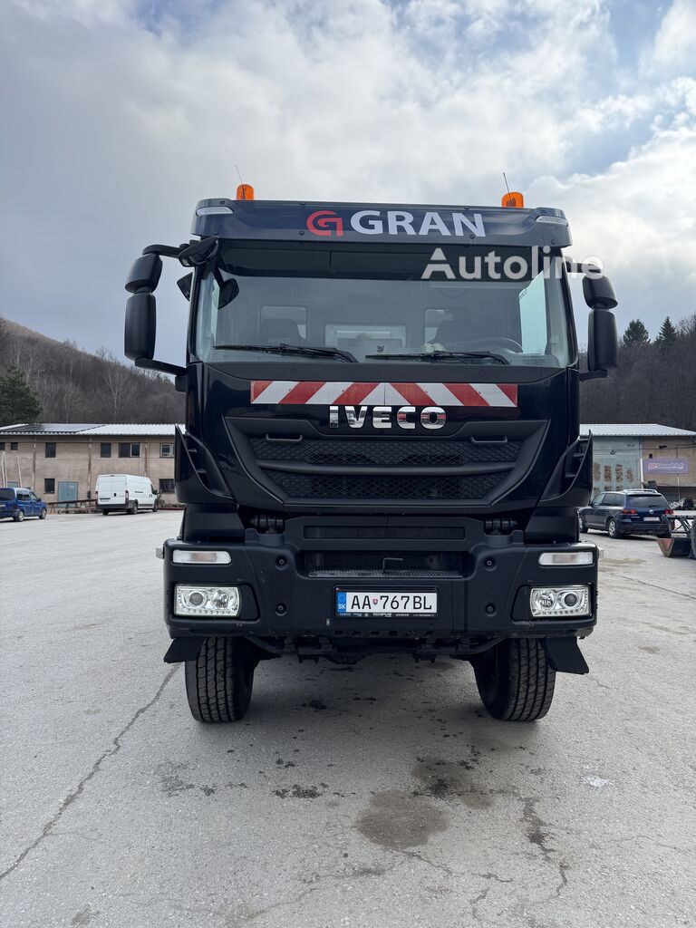 IVECO Trakker 450 kiper