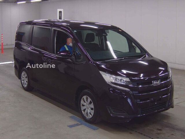 Toyota NOAH putnički minibus