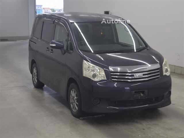 Toyota NOAH putnički minibus