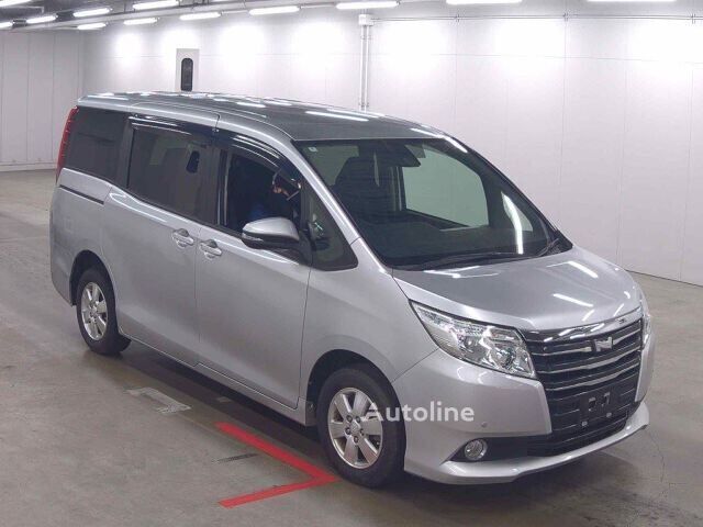 Toyota NOAH putnički minibus