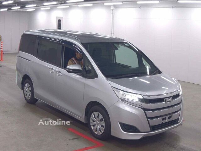 Toyota NOAH putnički minibus