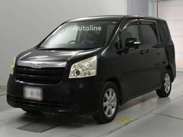 Toyota NOAH putnički minibus