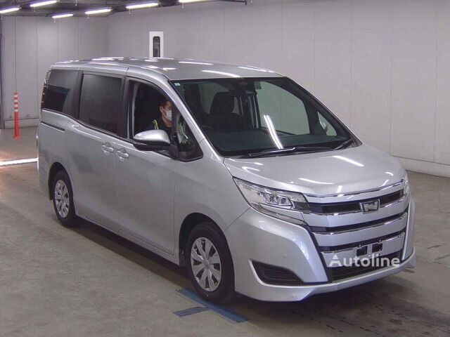 Toyota NOAH putnički minibus