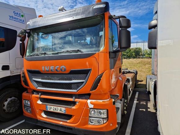 Prodaje se IVECO 190S33 rol kiper sa kukom na aukciji