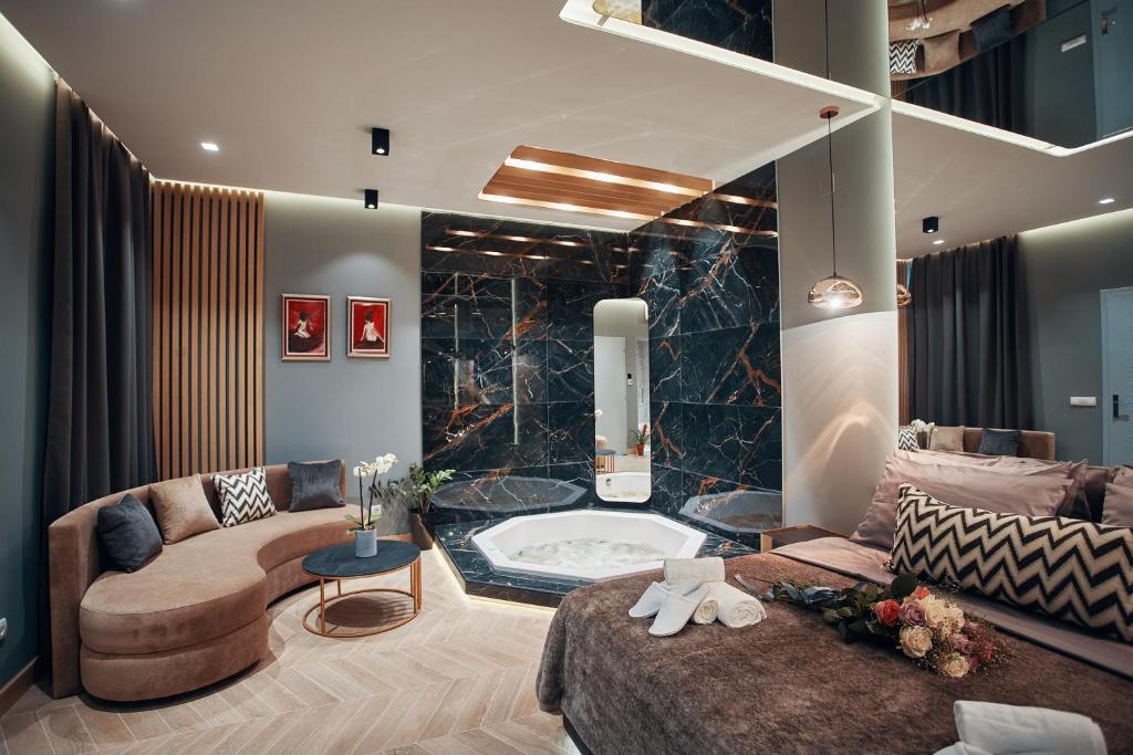 Monza Mirror Apartment