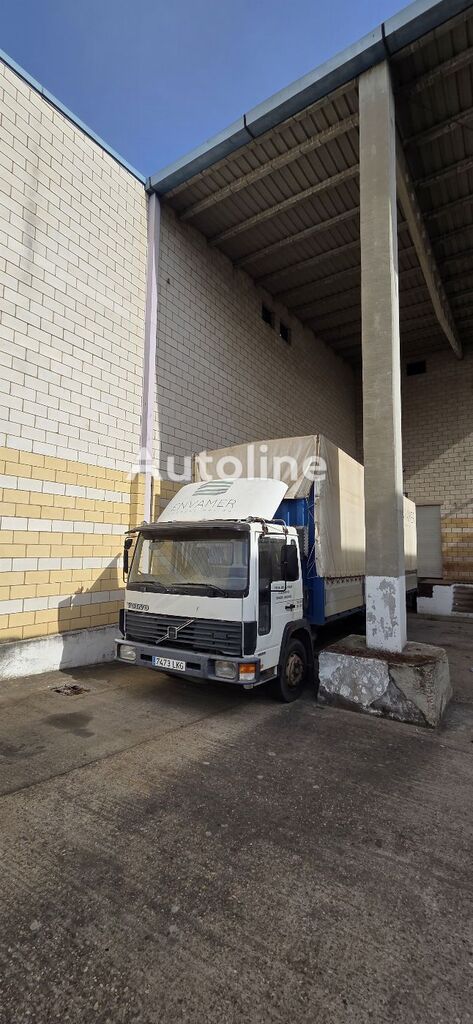 Prodaje se Volvo kamion s ceradom na aukciji