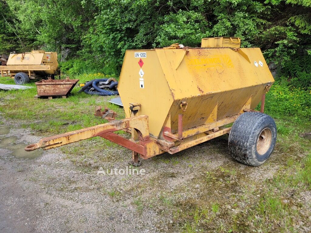 Prodaje se Färmartanken på hjul 2000 liter tankvagn prikolicu cisternu za gorivo na aukciji