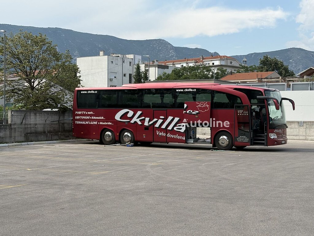 Mercedes-Benz Travego 16 turistički autobus