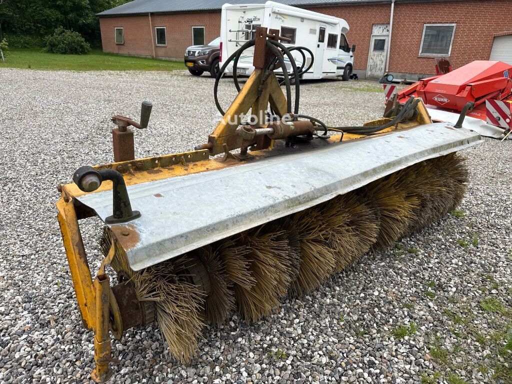 Prodaje se 240 cm kost fra Elkærs Maskinhandel / sweeper FM 2300 HY četku za čišćenje ulica na aukciji