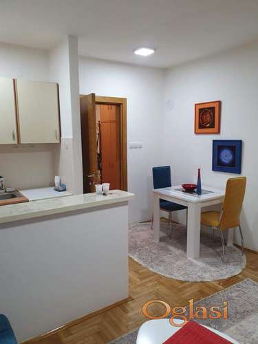 Garsonjera 26 m², Grbavica, Novi Sad, 4/5 sprat