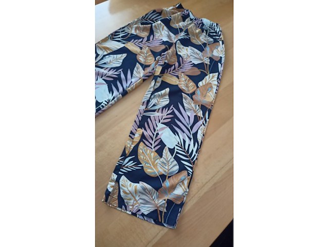 nove skroz lagane pantalone