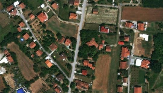 18,84 ari uz put i objekat 500m² idealno za posao